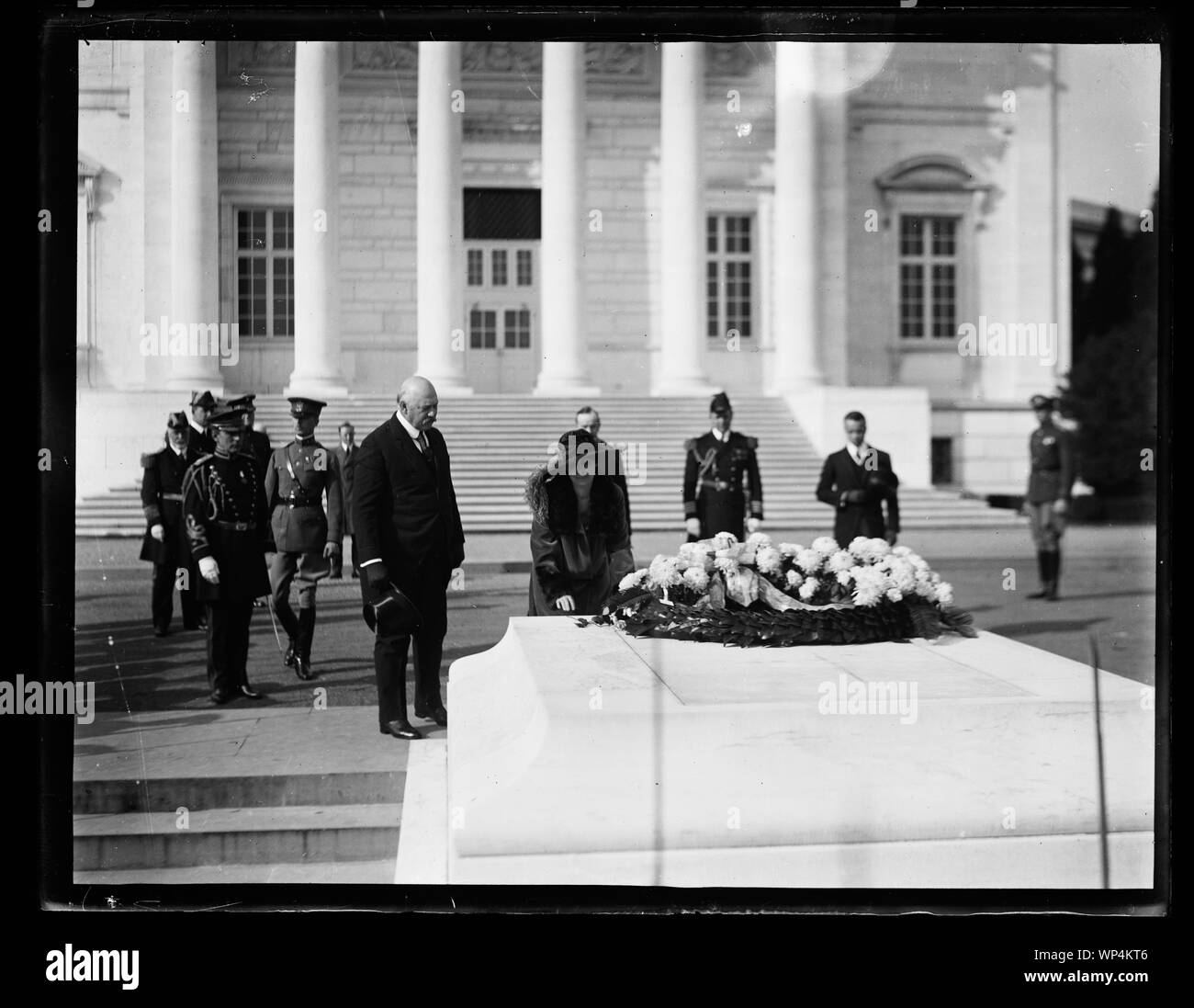 John W. Weeks and Grace Coolidge at Tomb of the Unknown Soldier ...