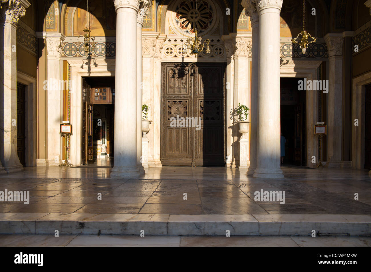 Cathedral gate hi-res stock photography and images - Alamy