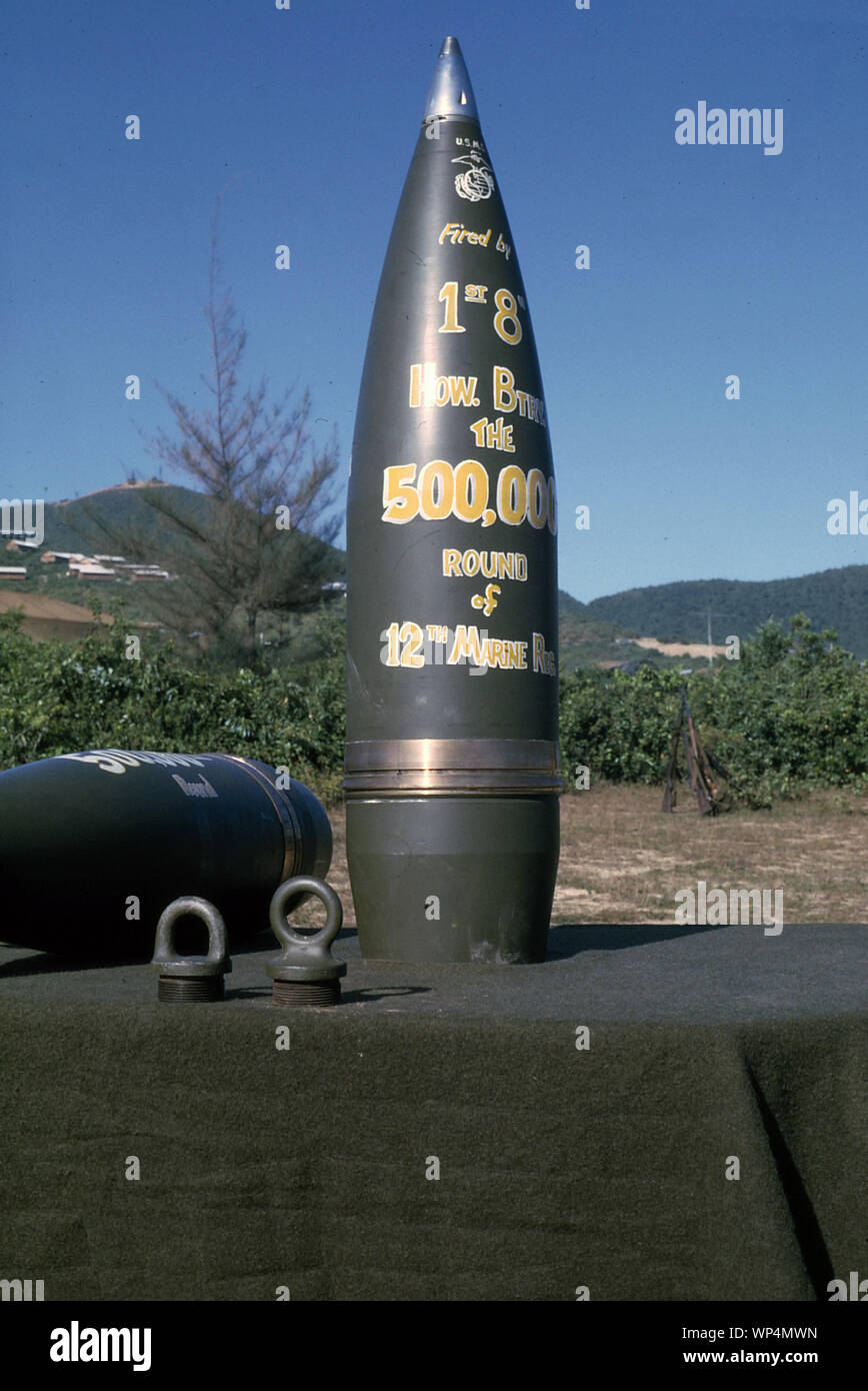 Self propelled howitzer m109 hi-res stock photography and images - Alamy