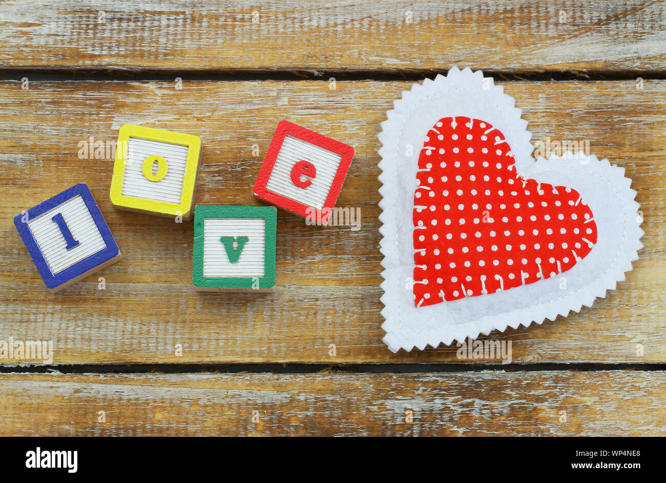 Wooden blocks with letters love and red knitted heart Stock Photo - Alamy