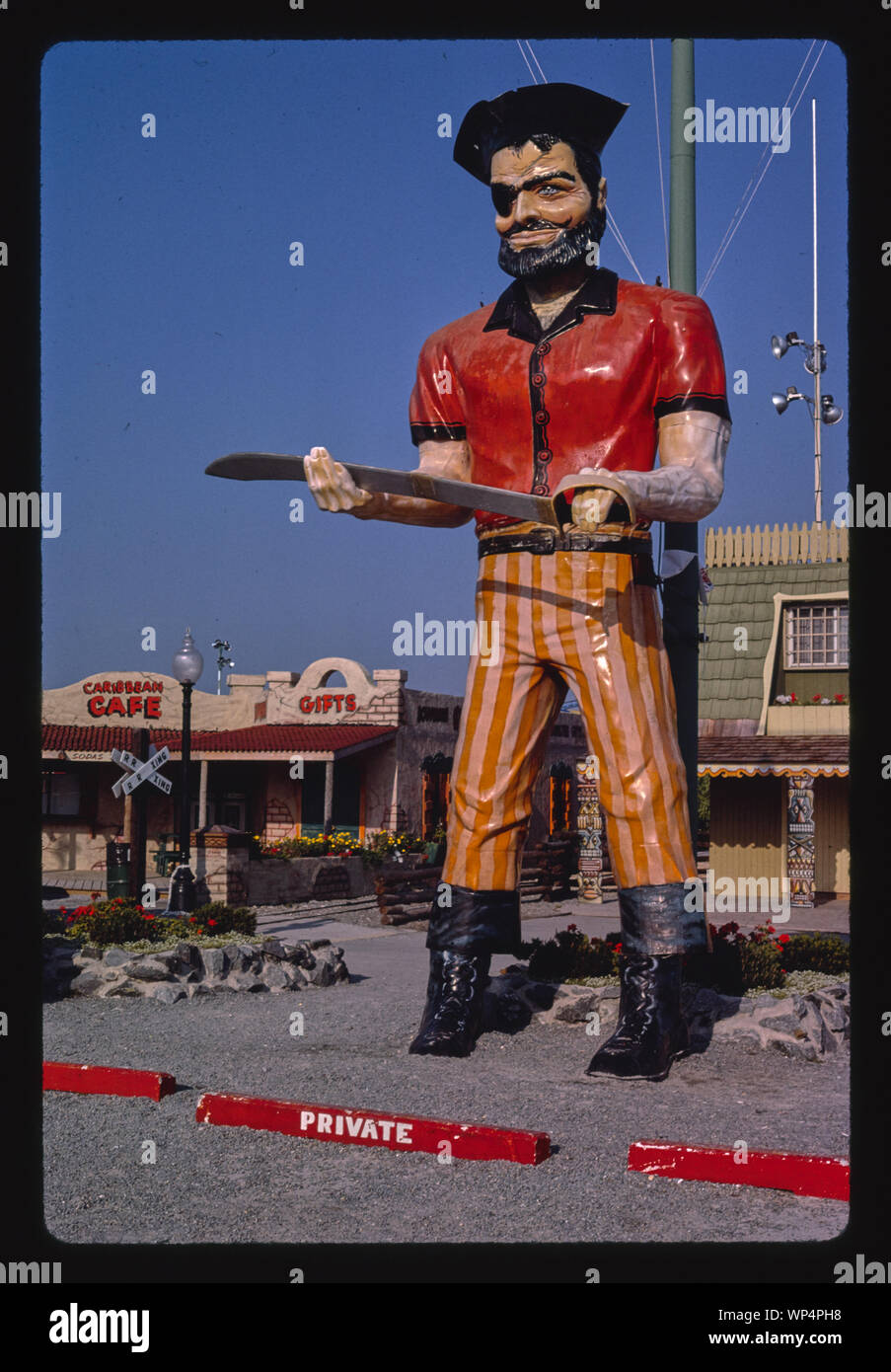 Jolly roger statue hi-res stock photography and images - Alamy