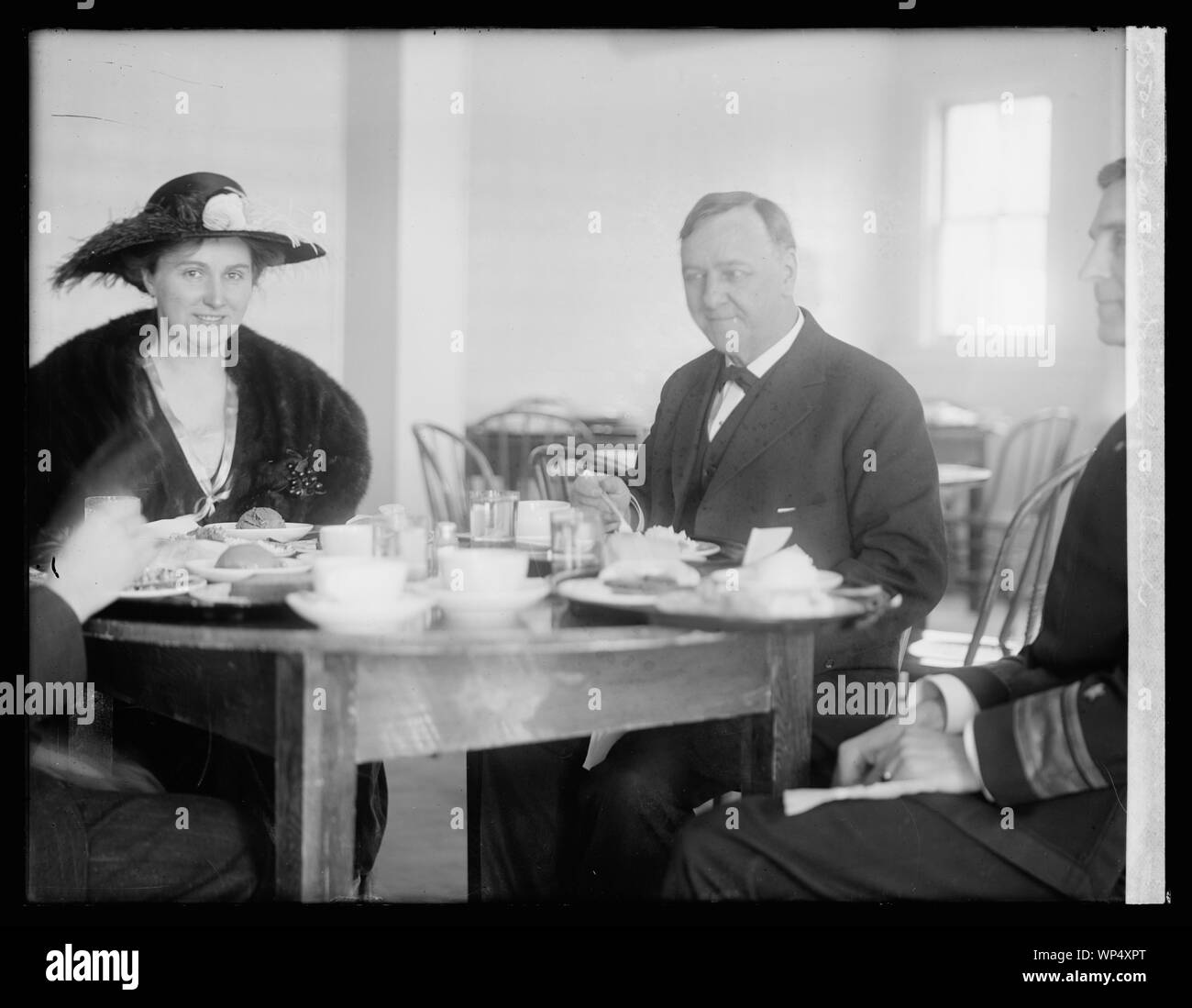 Lunch 1900s hi-res stock photography and images - Alamy