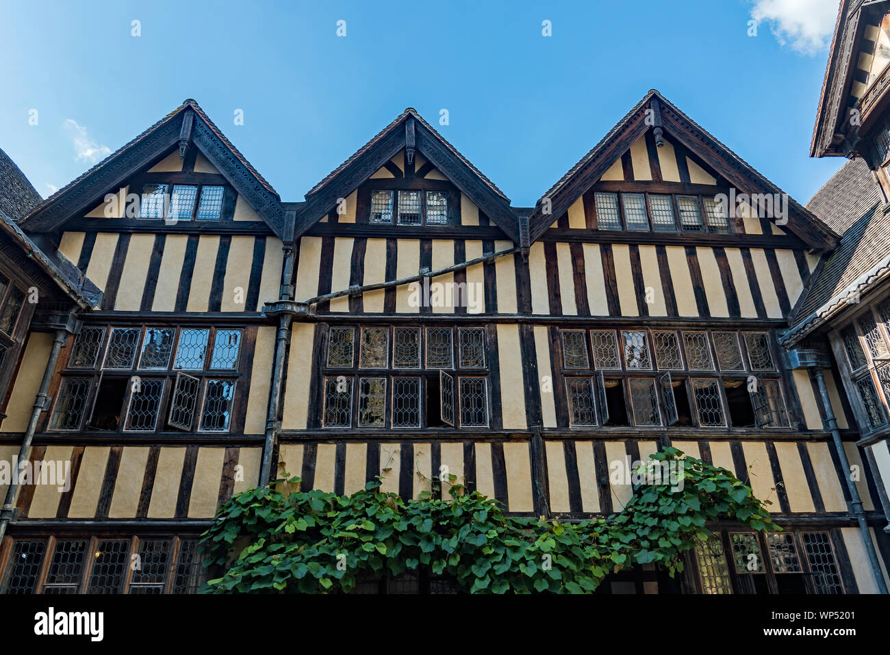 Hever Castle inner courtyard views Stock Photo - Alamy