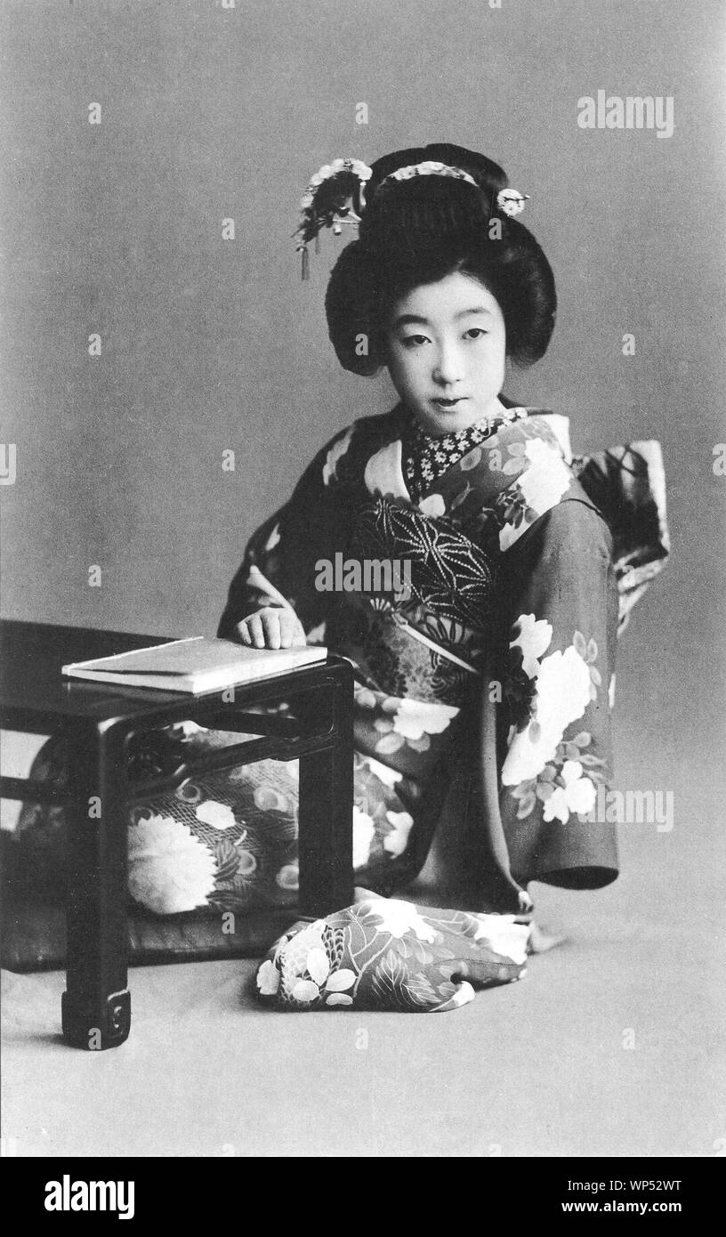 [ 1920s Japan - Japanese Maiko (Apprentice Geisha) ] — Young Japanese ...