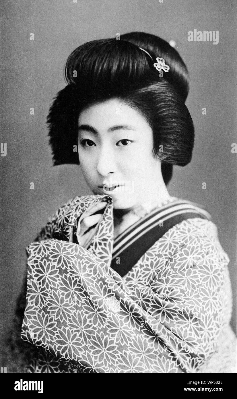 [ 1920s Japan - Japanese Woman in Kimono ] — Portrait of a young ...