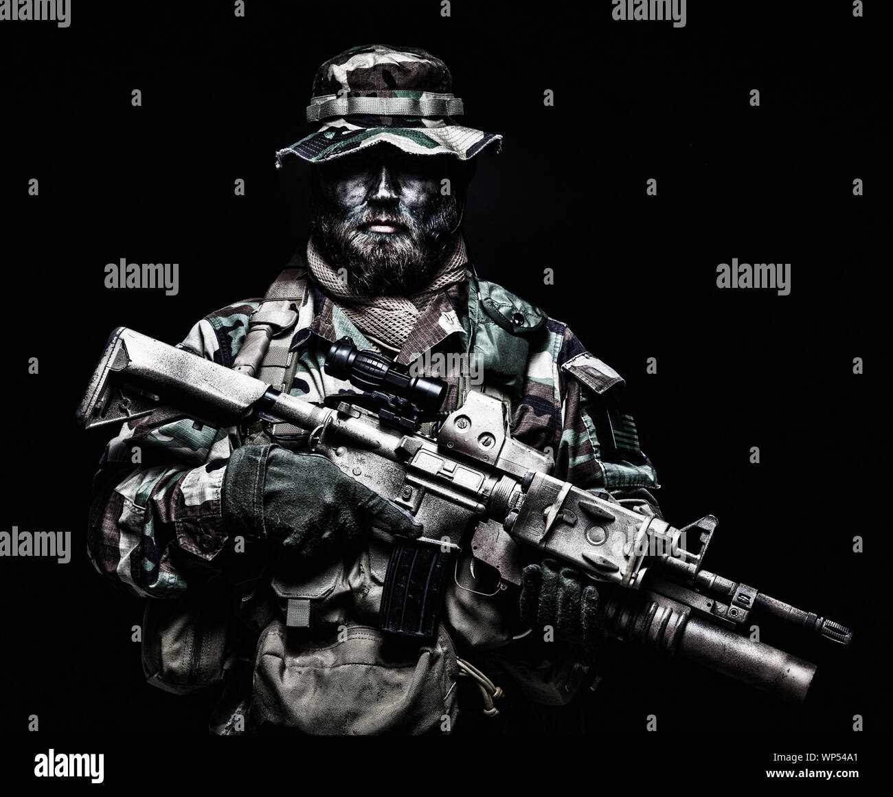 Commando soldier in battle ammunition, armed rifle Stock Photo - Alamy