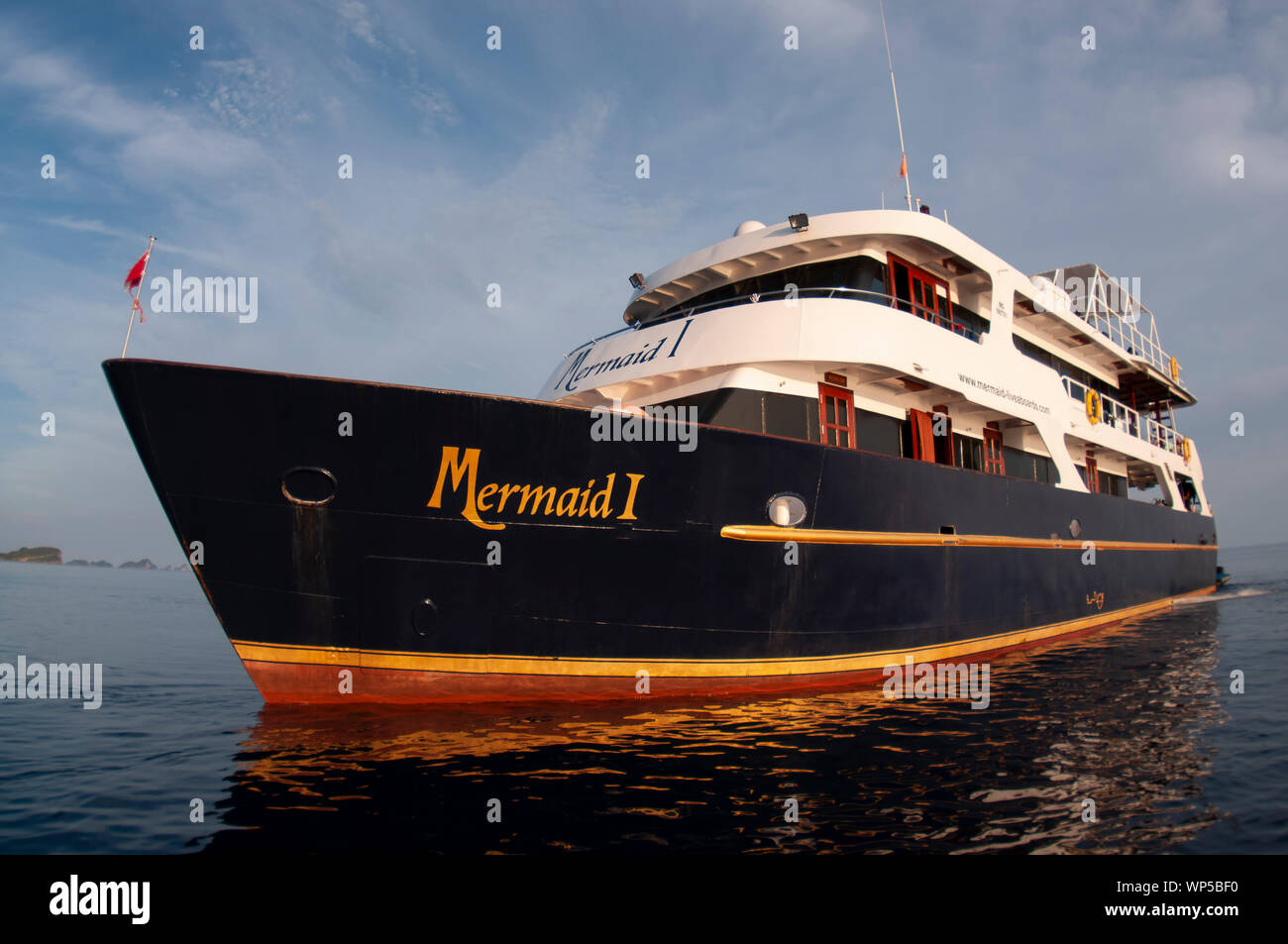 Raja ampat boat hi-res stock photography and images - Alamy