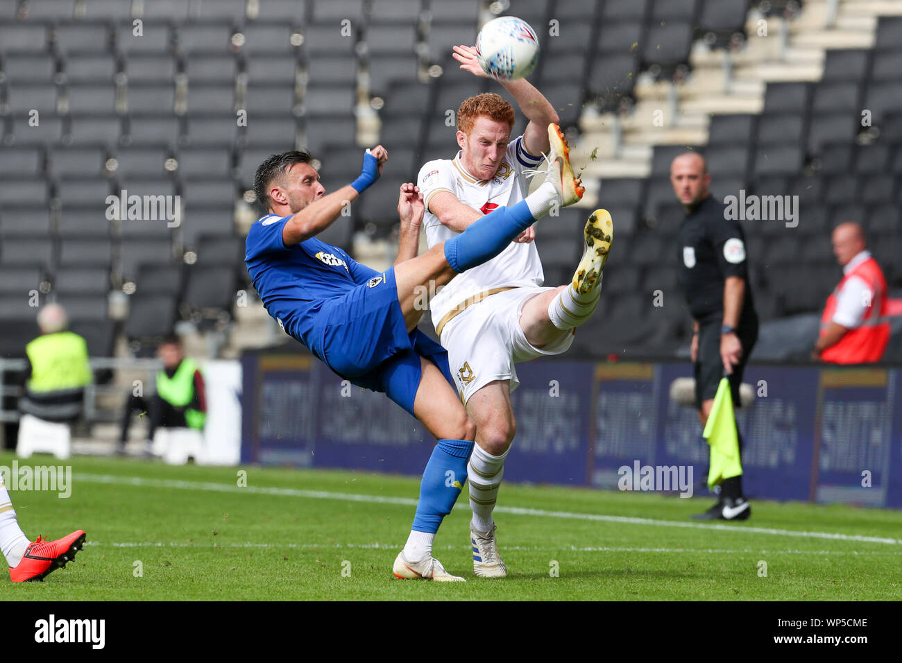 Afc wimbledons luke oneill hi-res stock photography and images - Alamy
