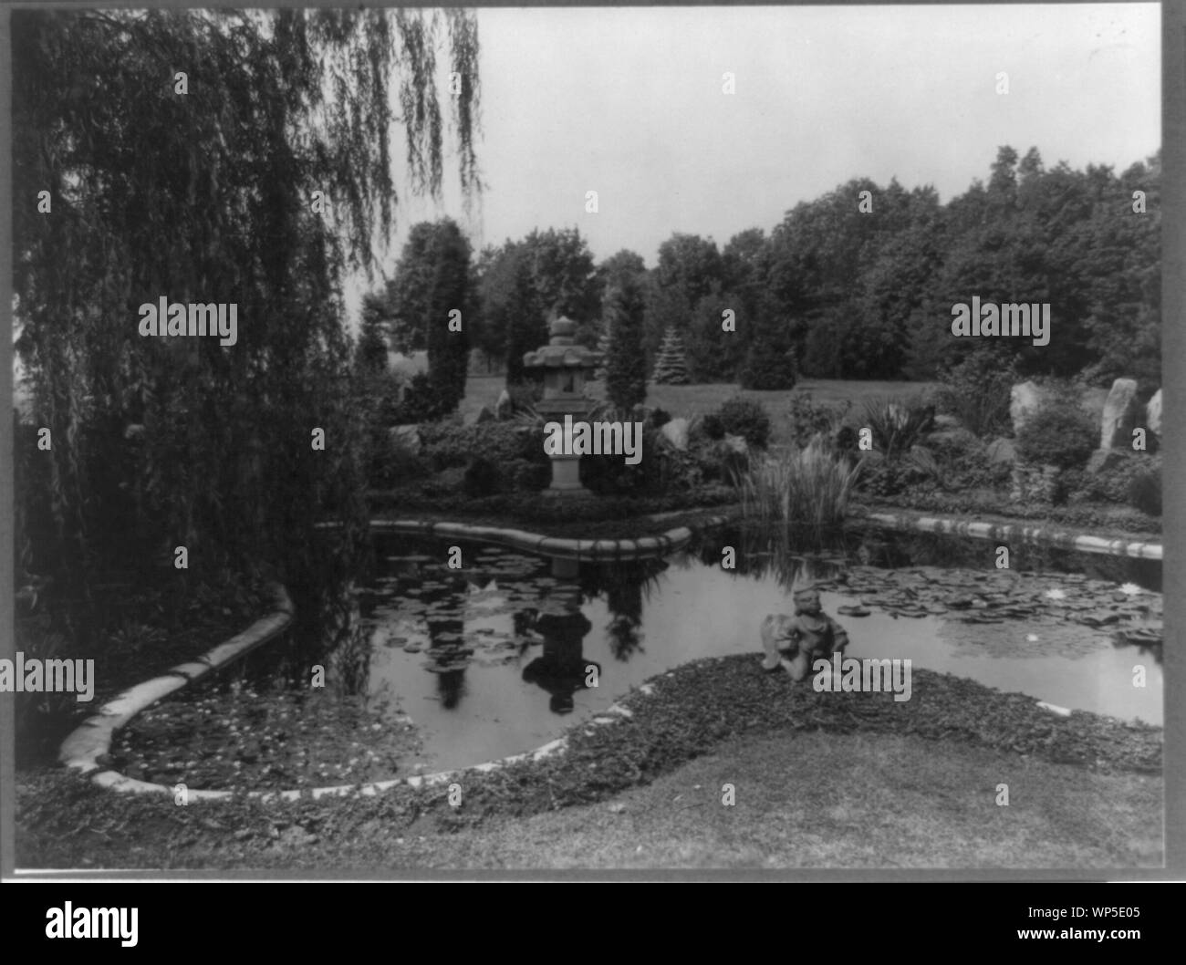 Katonah, Westchester County, New York, 1921. Lily pond and statuary in ...