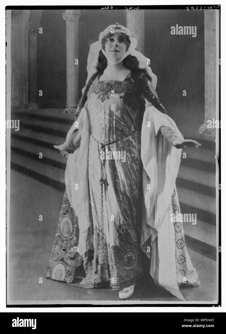 Elsa character hi-res stock photography and images - Alamy