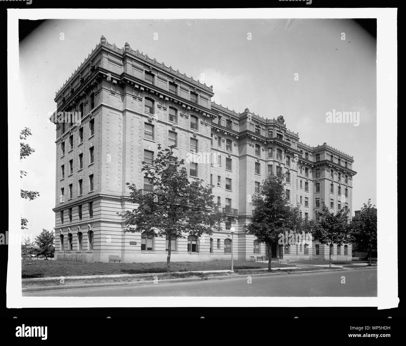 Suburban complex Black and White Stock Photos & Images - Alamy