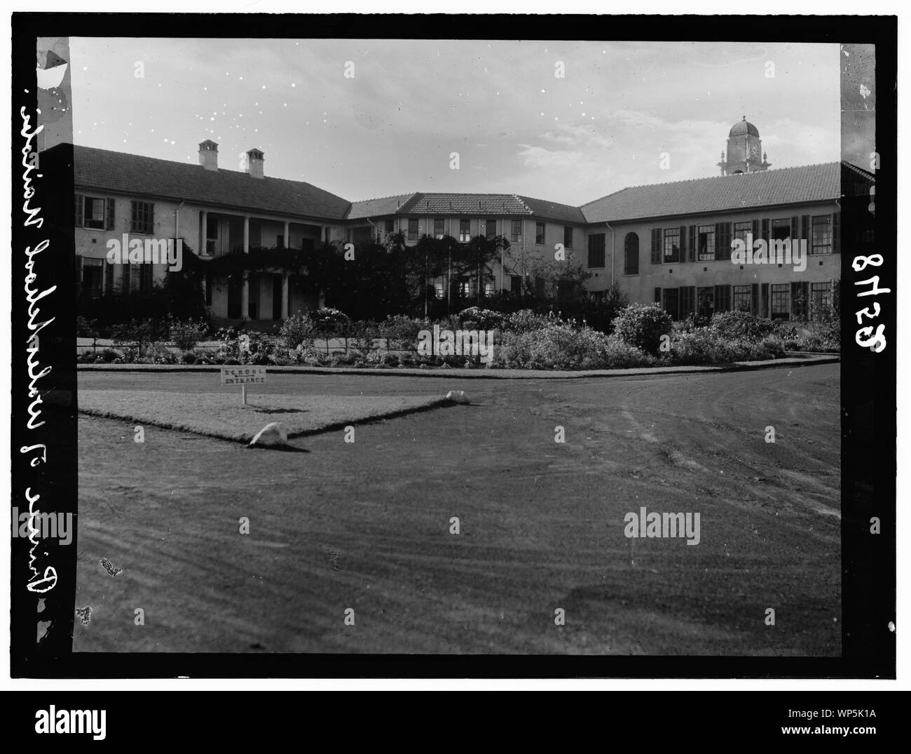 Front garden of property Cut Out Stock Images & Pictures - Alamy