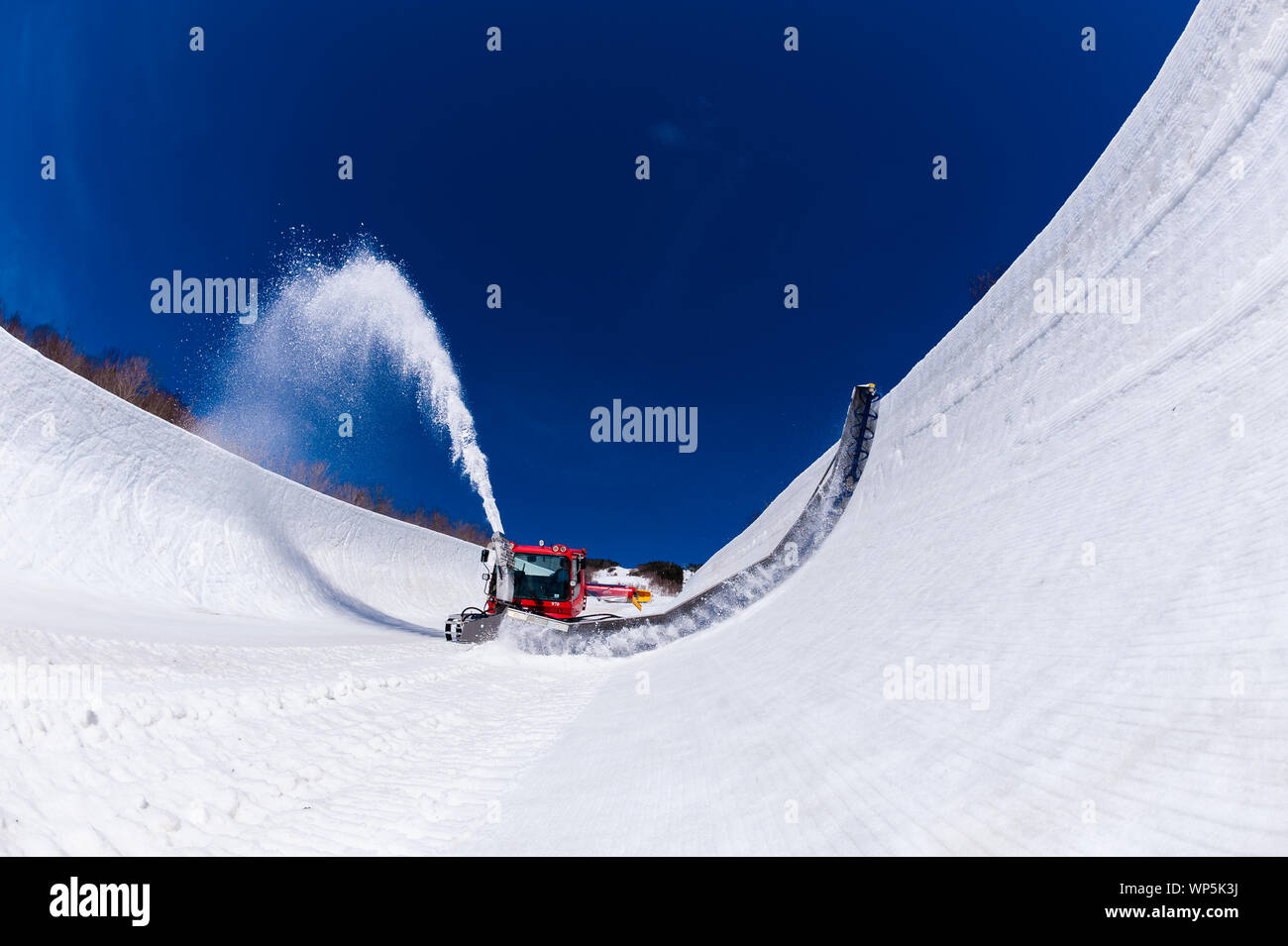 A snowcat cutting a half-pipe, Stowe, Vermont, USA Stock Photo - Alamy