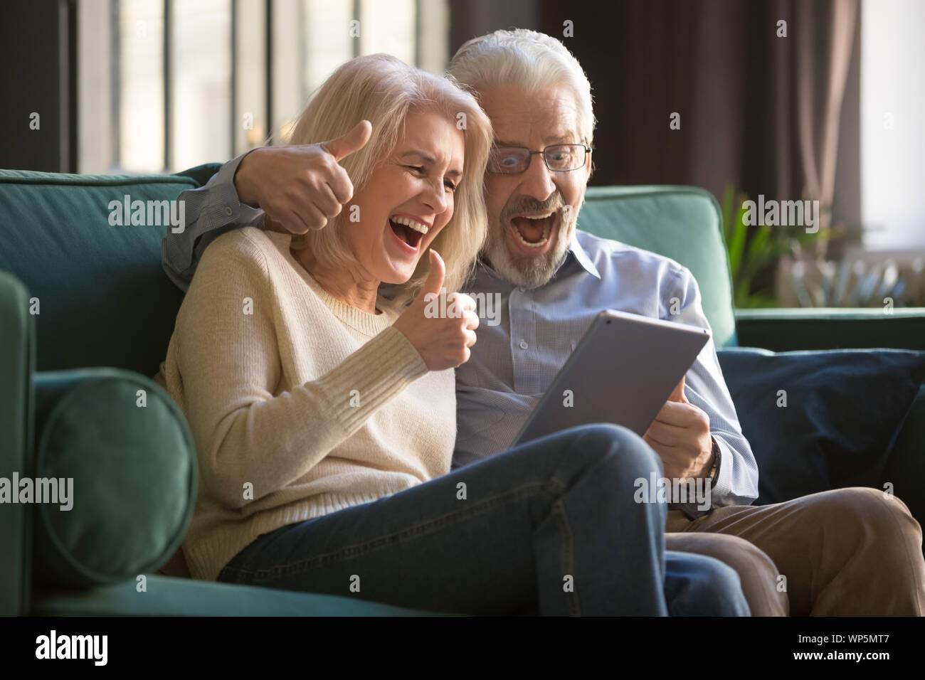 Grey haired couple hi-res stock photography and images - Alamy