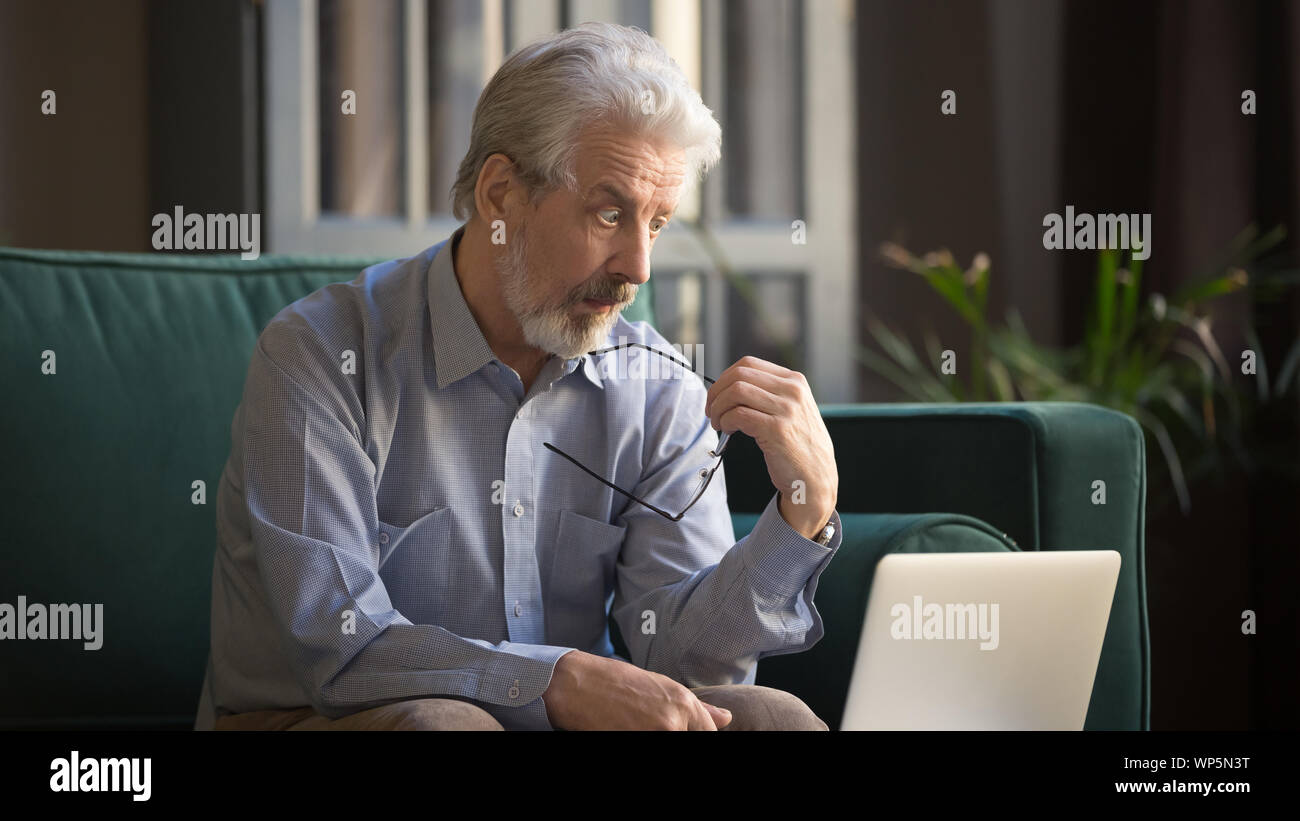 Distracted technology hi-res stock photography and images - Alamy