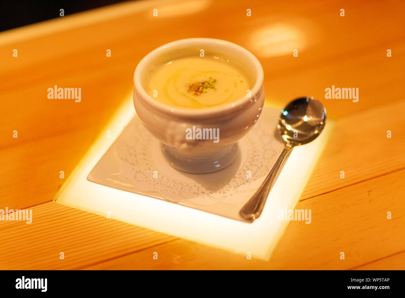 Bowl of New England clam chowder Stock Photo - Alamy