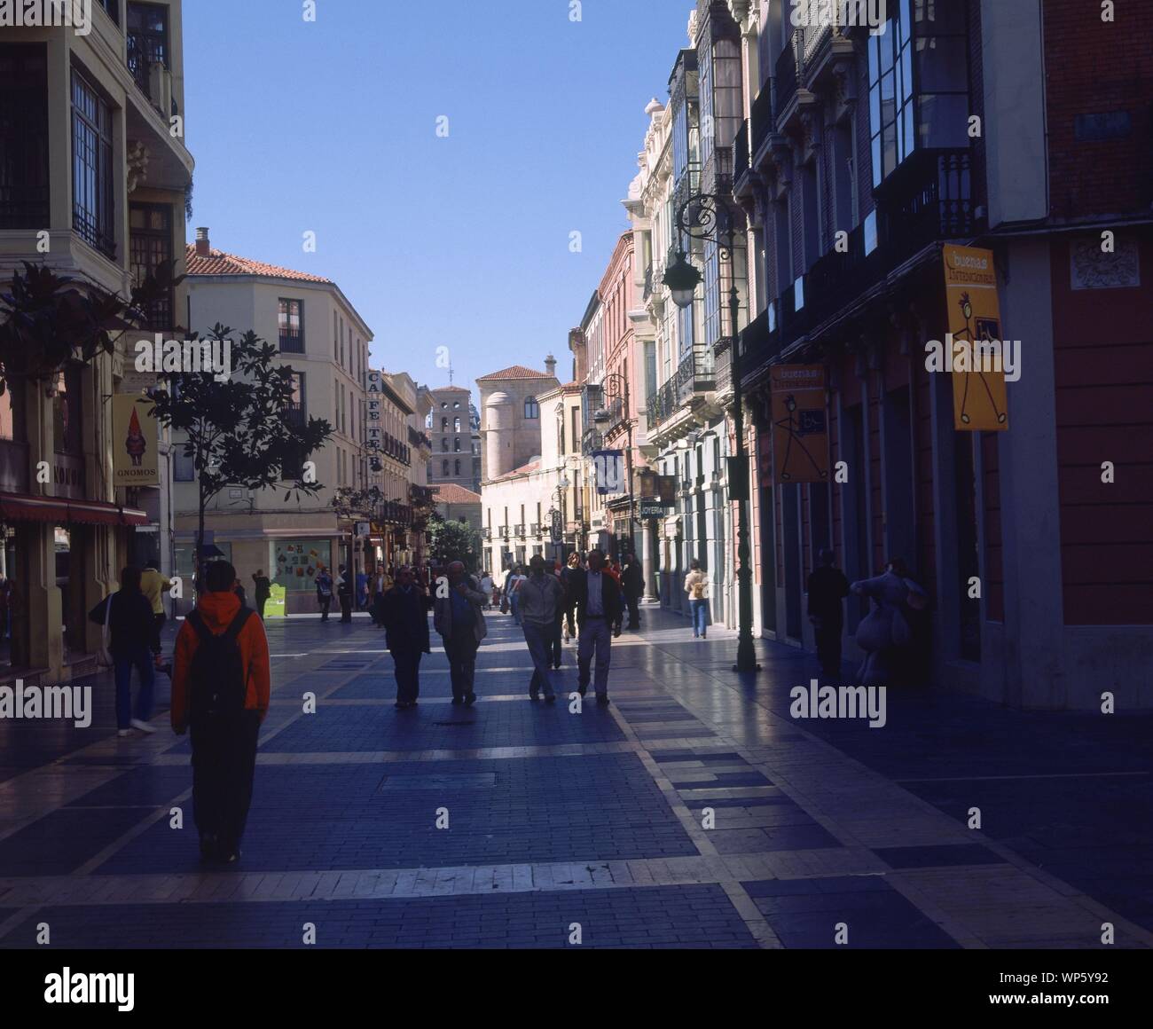 Leon calle ancha hi-res stock photography and images - Alamy Leon calle ancha hi-res stock photography and images - Alamy
