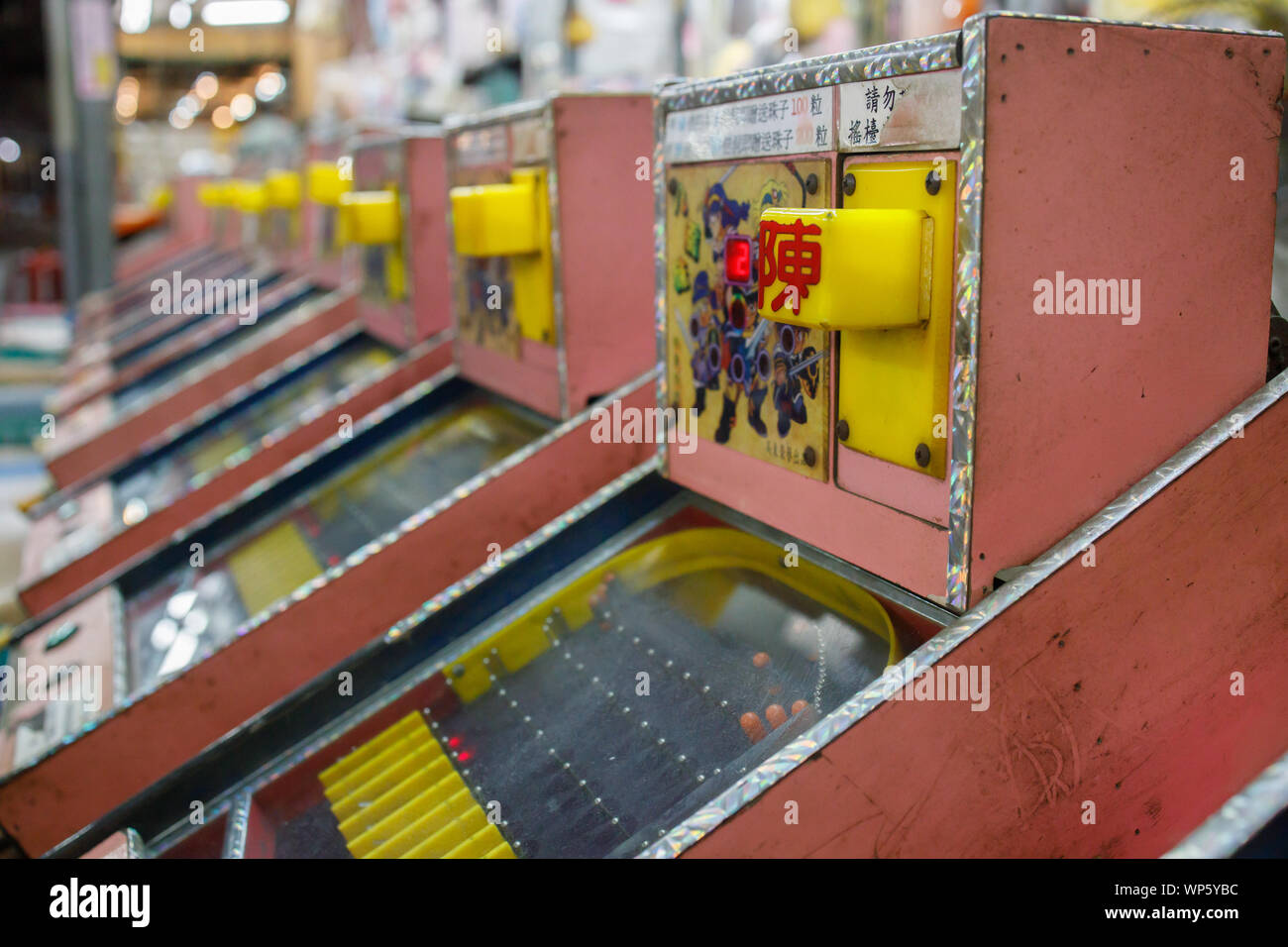 Vintage pinball machines hi-res stock photography and images - Alamy