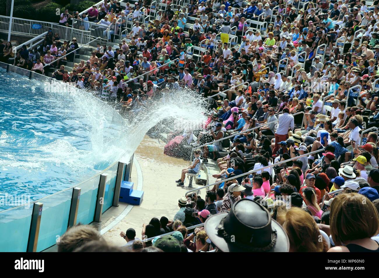 Getting splashed hi-res stock photography and images - Alamy