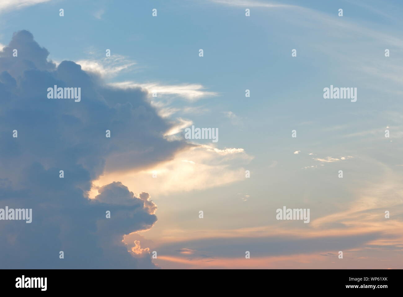 Photo set of clouds in the morning, at sunrise And changing the color ...