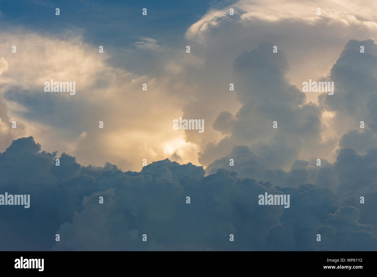 Photo set of clouds in the morning, at sunrise And changing the color ...
