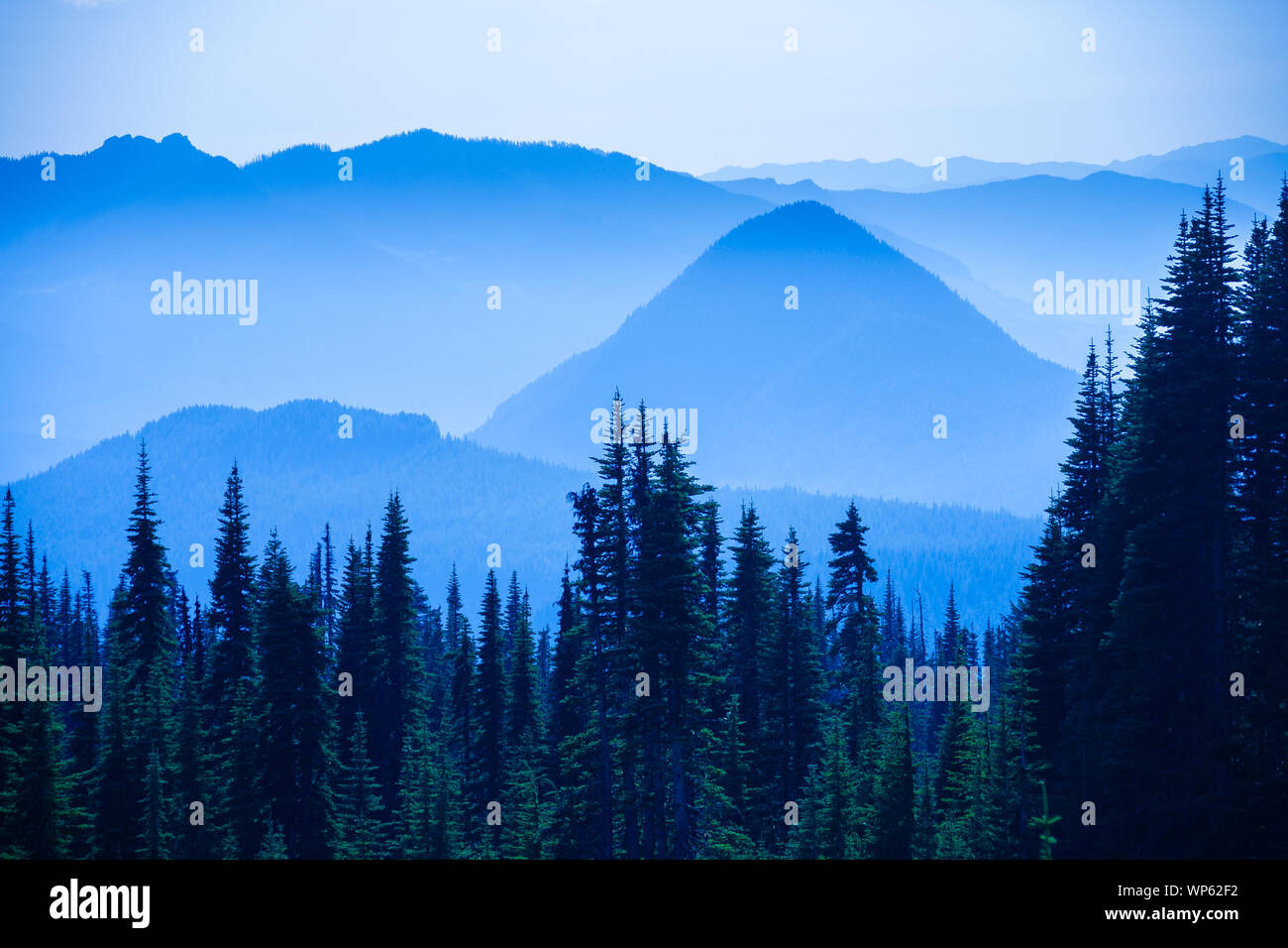 North cascade mountain ranges hi-res stock photography and images - Alamy