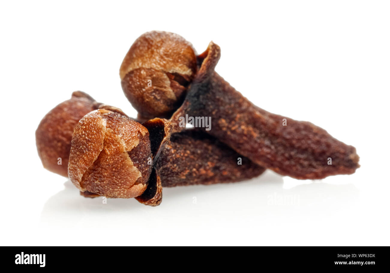 Dry clove buds isolated on white background Stock Photo - Alamy