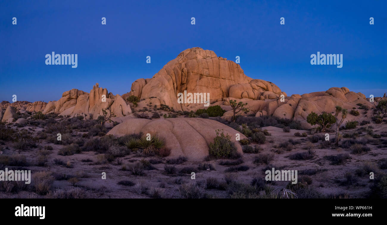 Jumbo Rocks at sunset in Joshua Tree National Park, California, USA ...