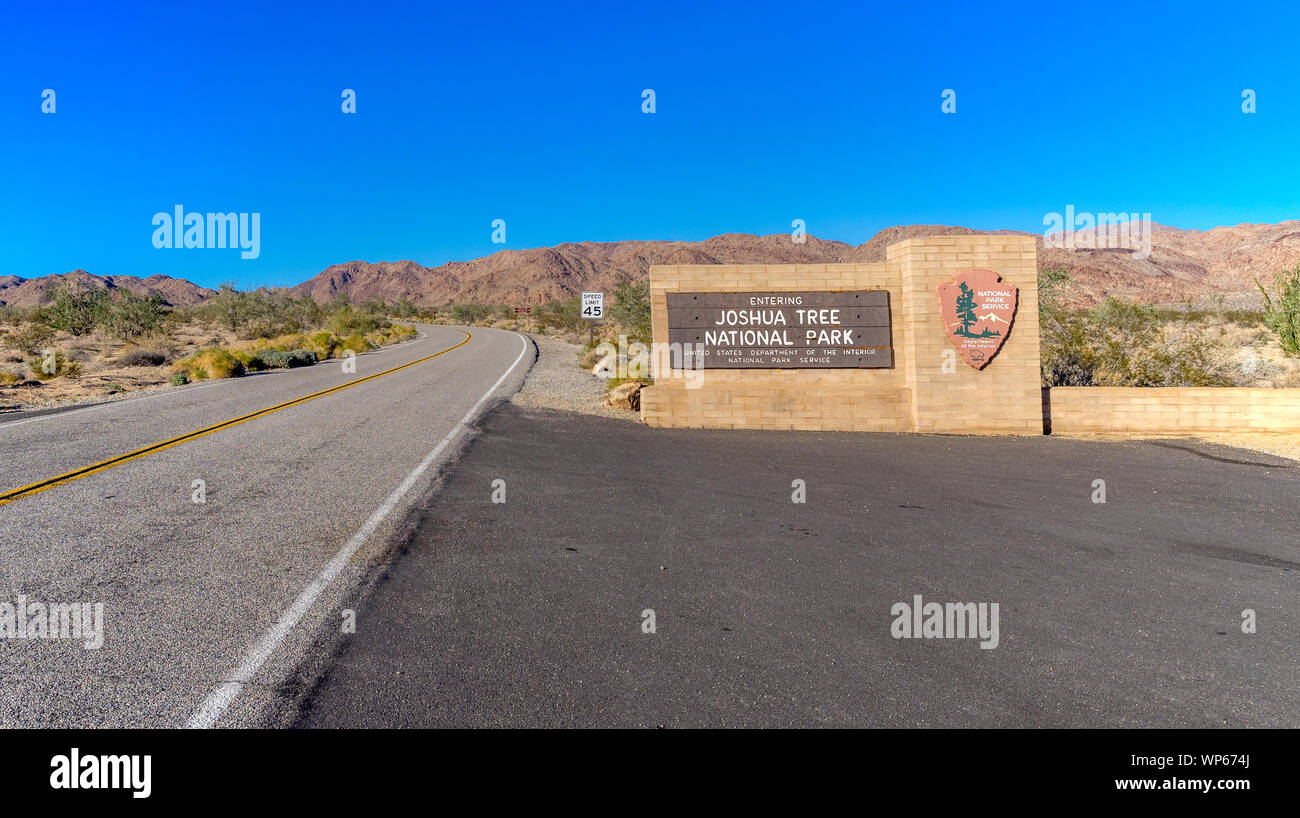 Joshua tree entrance sign hi-res stock photography and images - Alamy