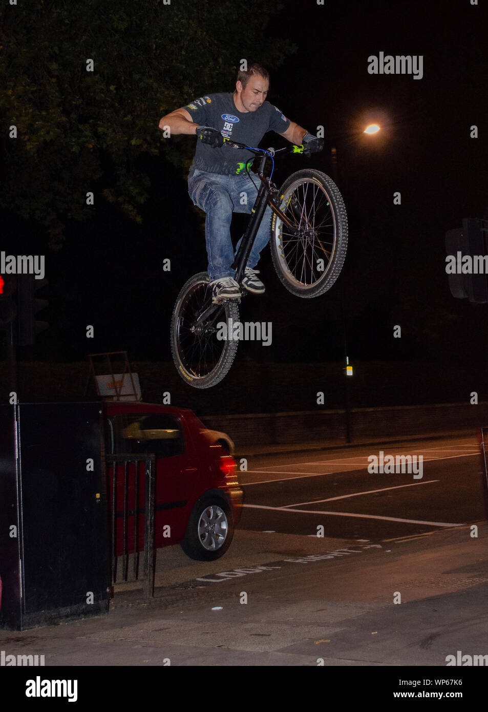 Bmx stunts hi-res stock photography and images - Alamy