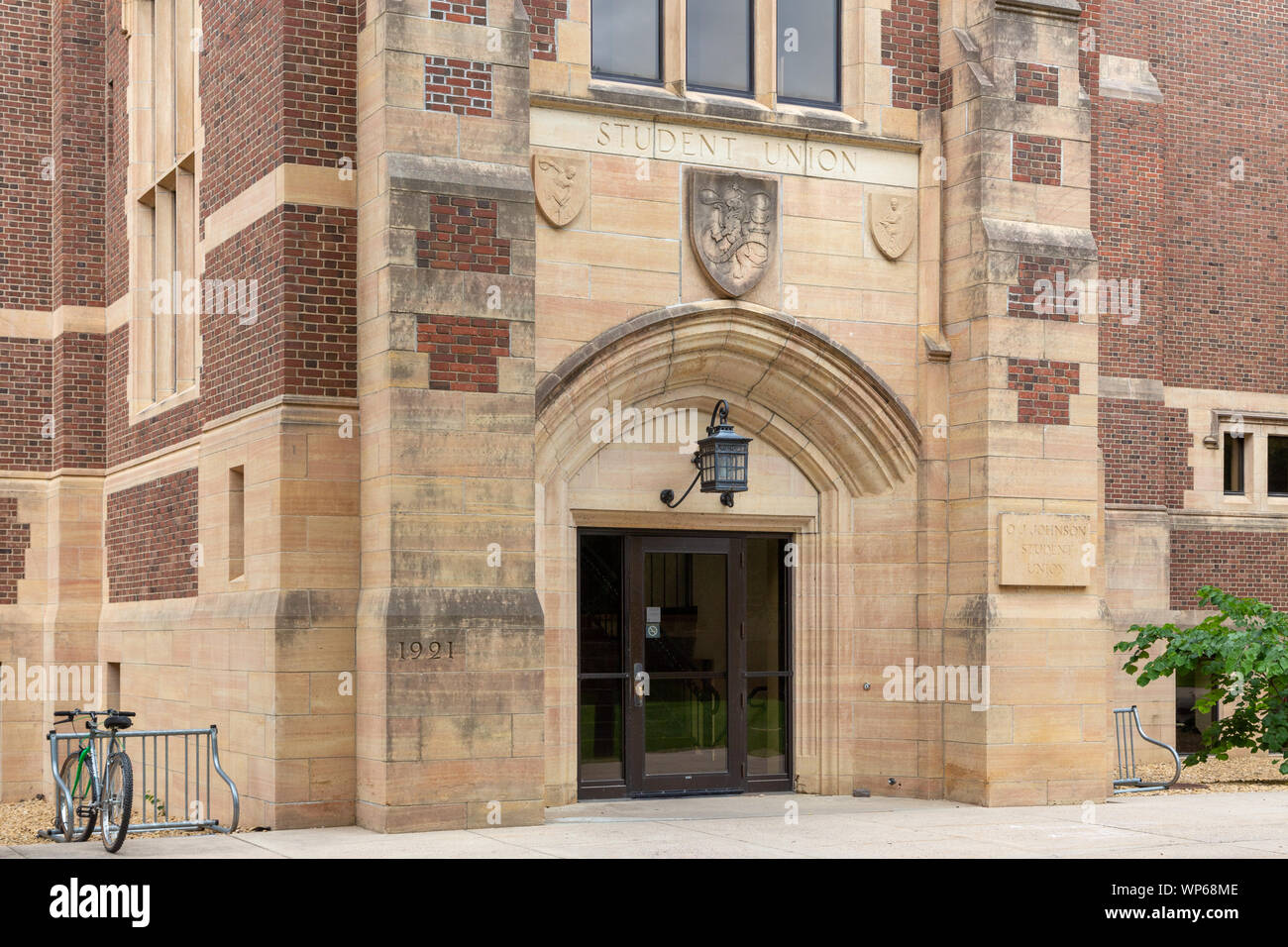 Student union building hi-res stock photography and images - Alamy