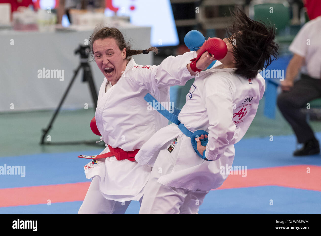 Tokyo, Japan. 7th Sep, 2019. Sofya Berultseva of Kazakhstan (red ...
