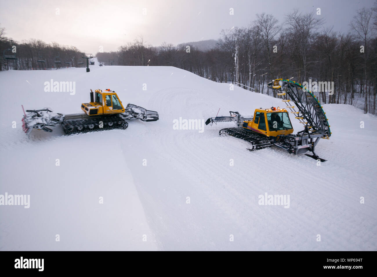 Half pipe skiing hi-res stock photography and images - Alamy