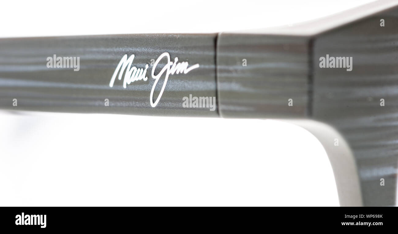 Maui jim sunglasses hi-res stock photography and images - Alamy