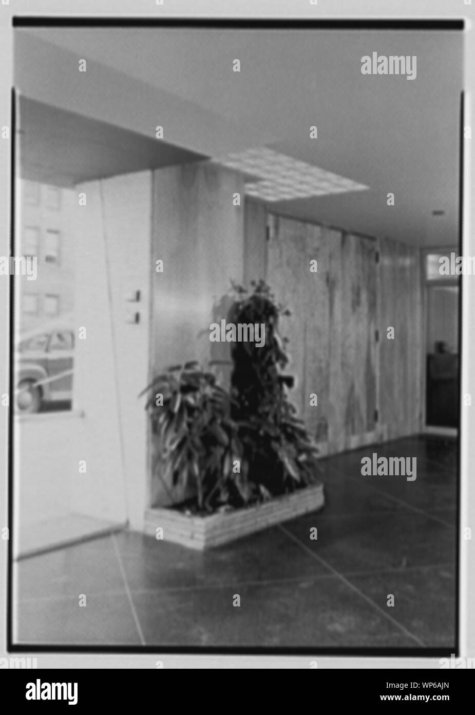 L Motors, business at 175th St. and Broadway, New York City Stock Photo ...