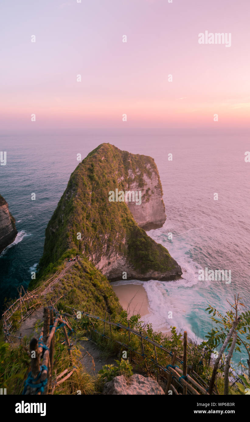 Purple Sunset in Kelingking beach, Nusa Penida, Bali, Indonesia Stock ...