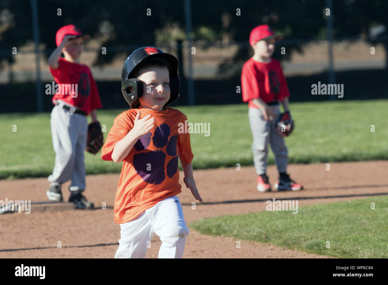 Baseball running action sport hi-res stock photography and images - Alamy