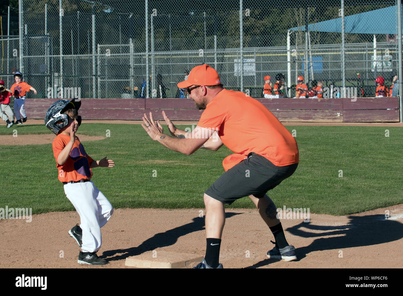 Baseball running action sport hi-res stock photography and images - Alamy