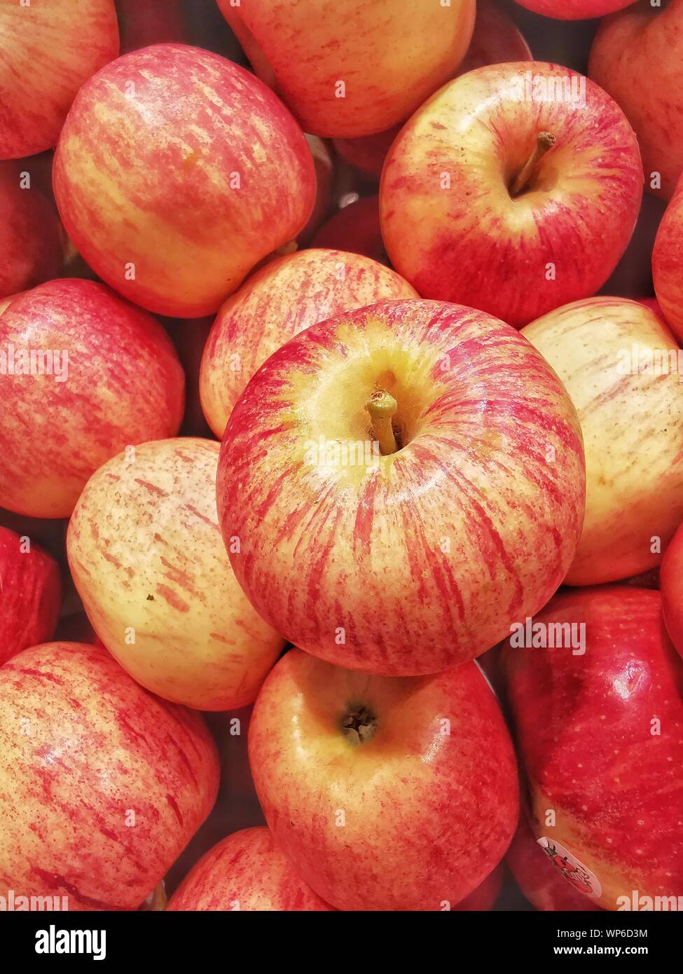 Image of apple hi-res stock photography and images - Alamy