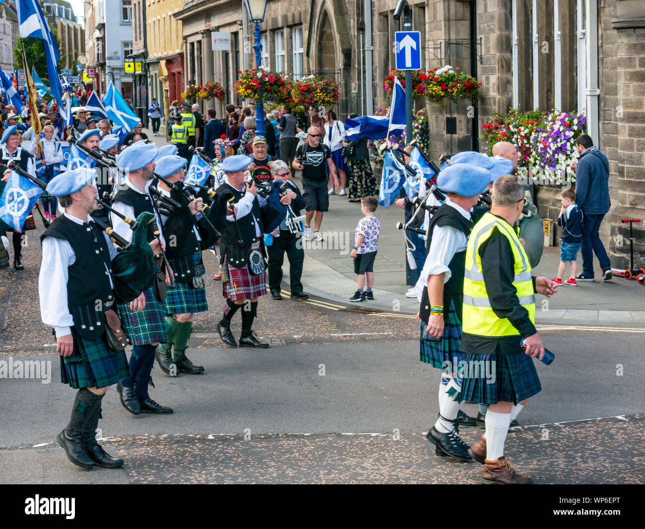 All under one banner independence march hi-res stock photography and ...