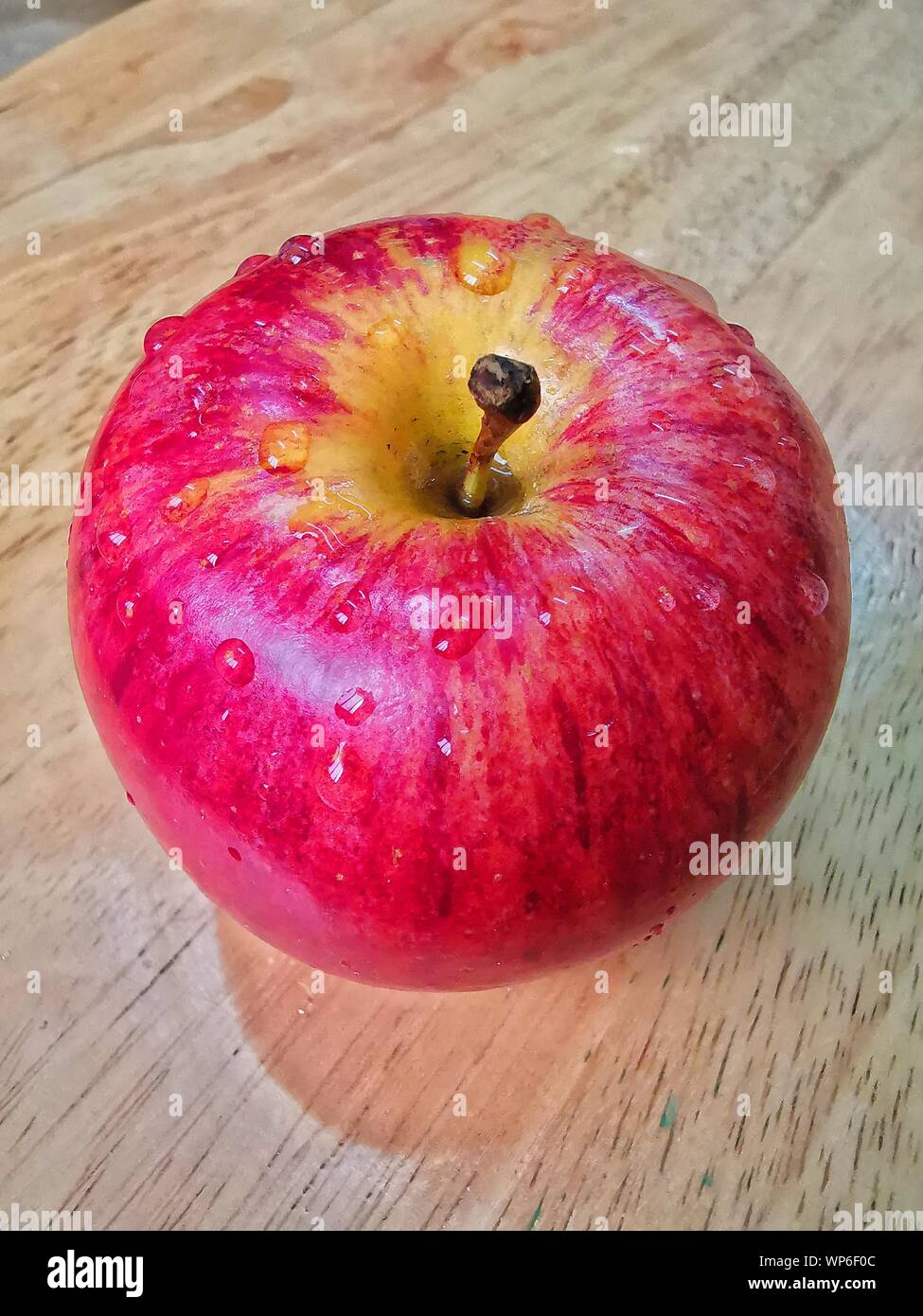 wow image of apple closeup macro shot with water drops Stock Photo - Alamy