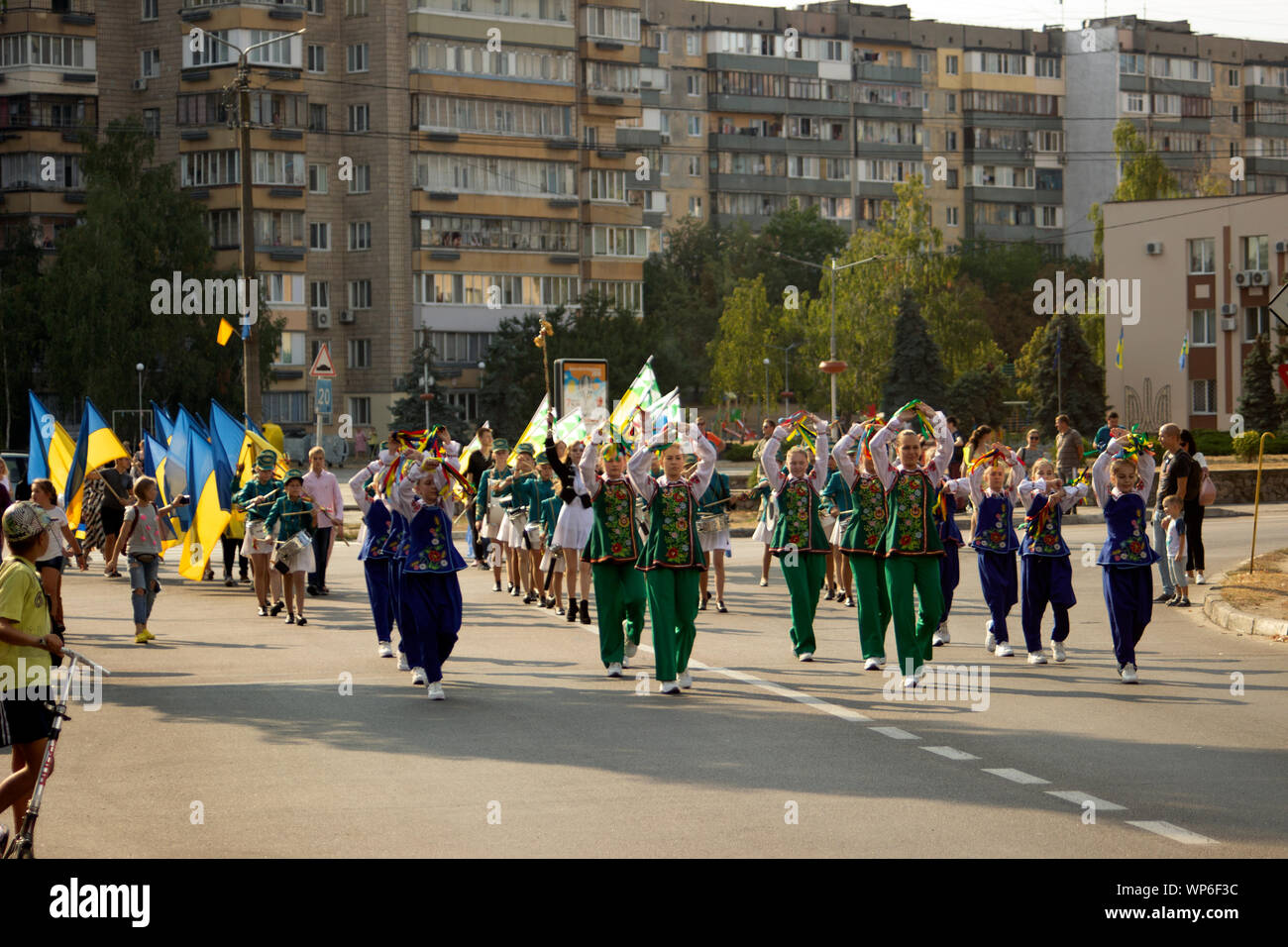 Walking with ukraine flag hi-res stock photography and images - Alamy