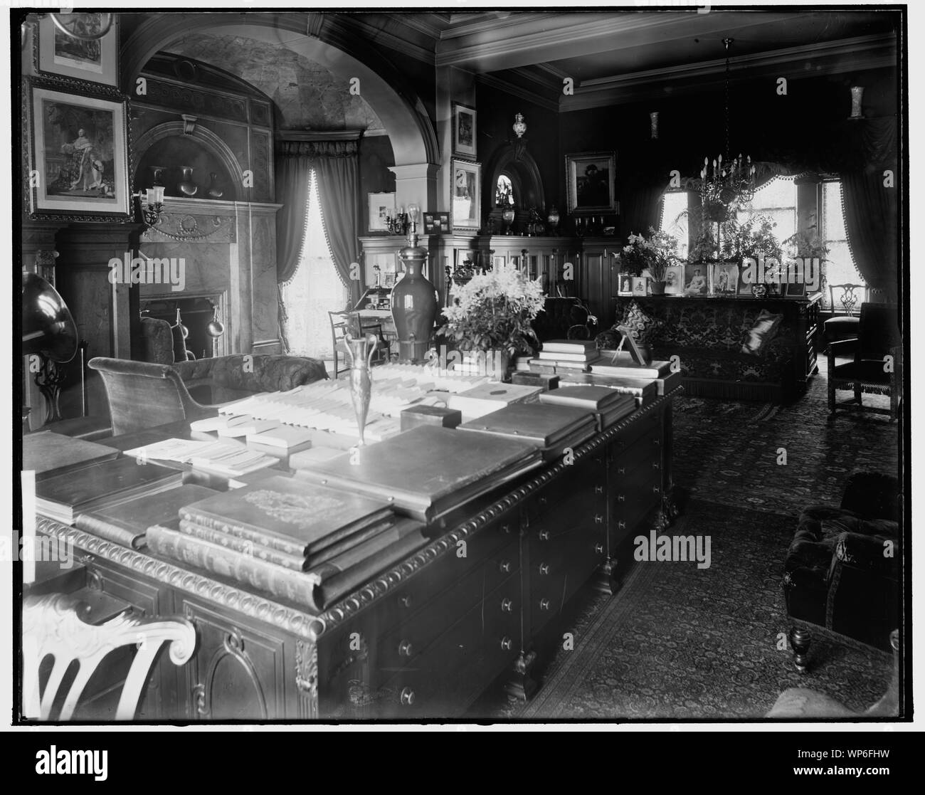 Mrs z Black and White Stock Photos & Images - Alamy