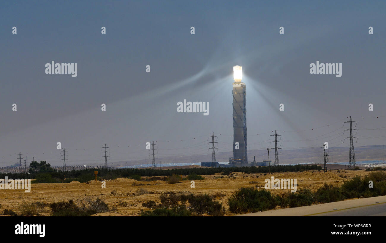 Israel negev desert huge solar power plant Stock Photo - Alamy