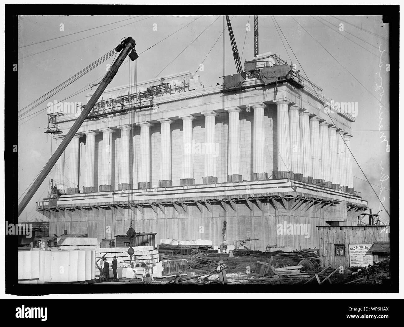 Monument under Cut Out Stock Images & Pictures - Alamy