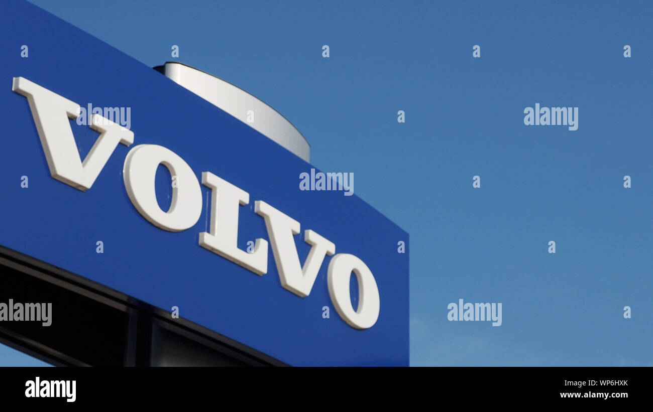 Sign at the entrance of a Volvo store Stock Photo - Alamy