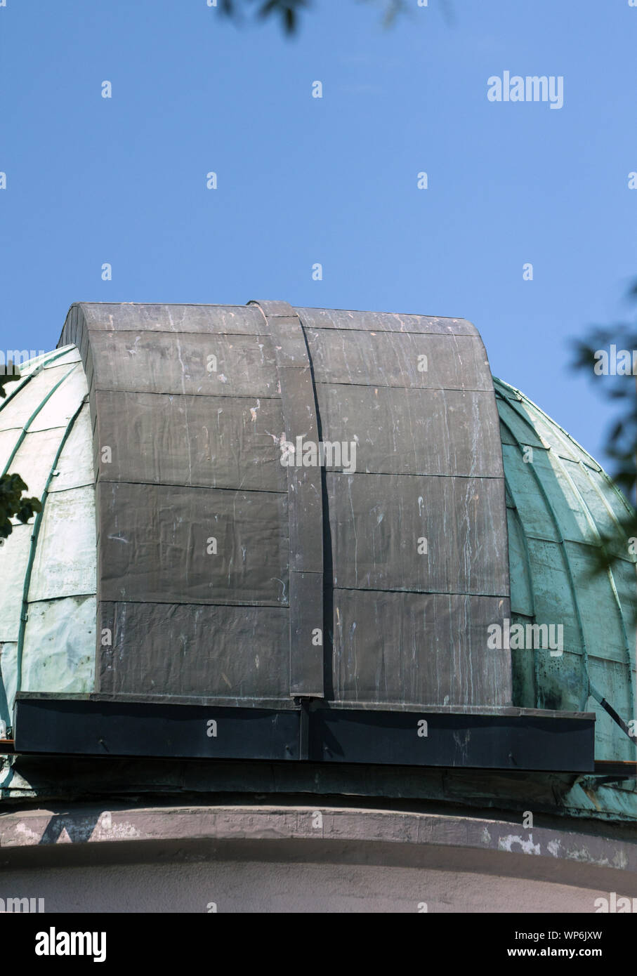 Closed dome hi-res stock photography and images - Alamy