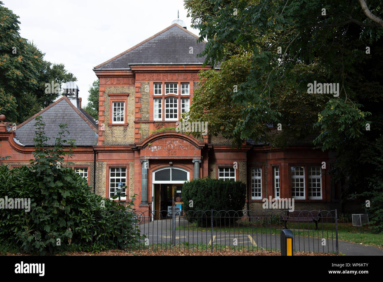 Brentford library hi-res stock photography and images - Alamy