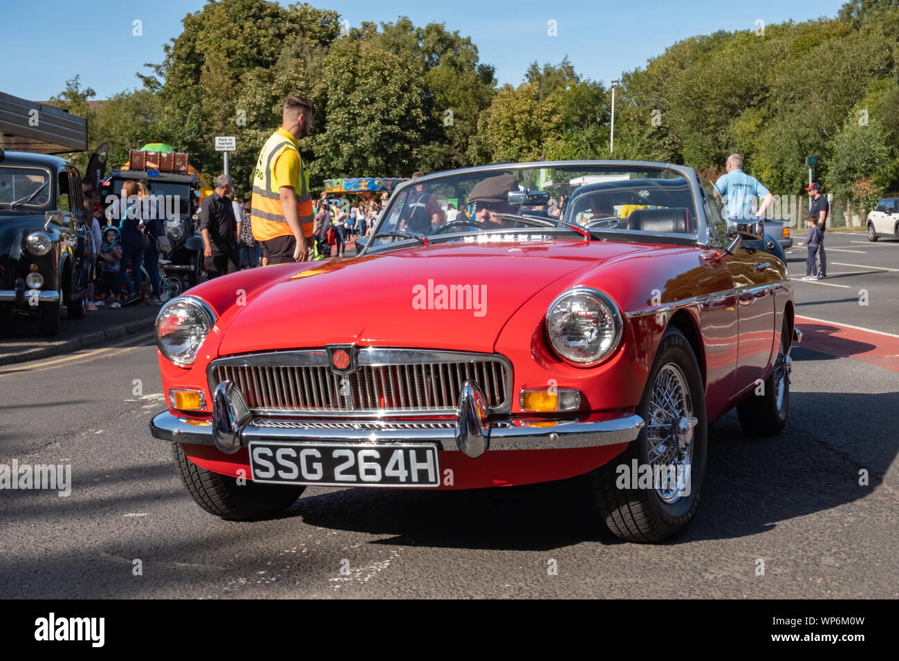 Giffnock village classic car show hi-res stock photography and images ...
