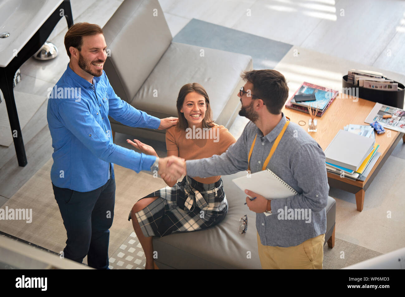 Happy customer couple house hi-res stock photography and images - Alamy